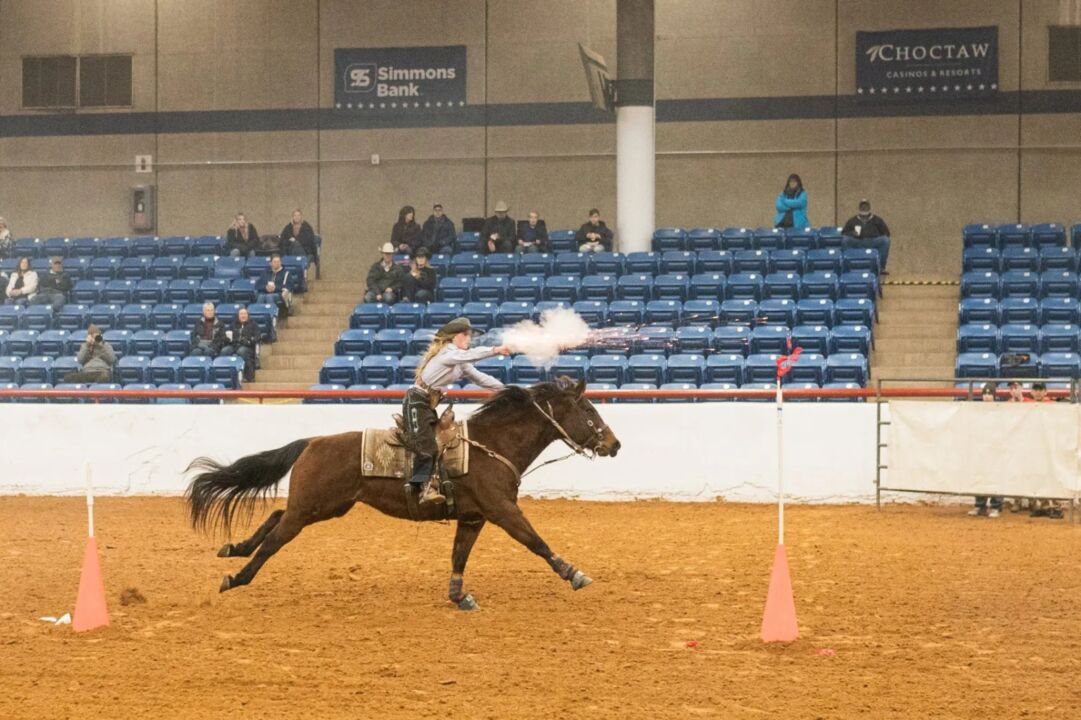 Cowboy Mounted Shooting mistura cavalo e tiro ao alvo